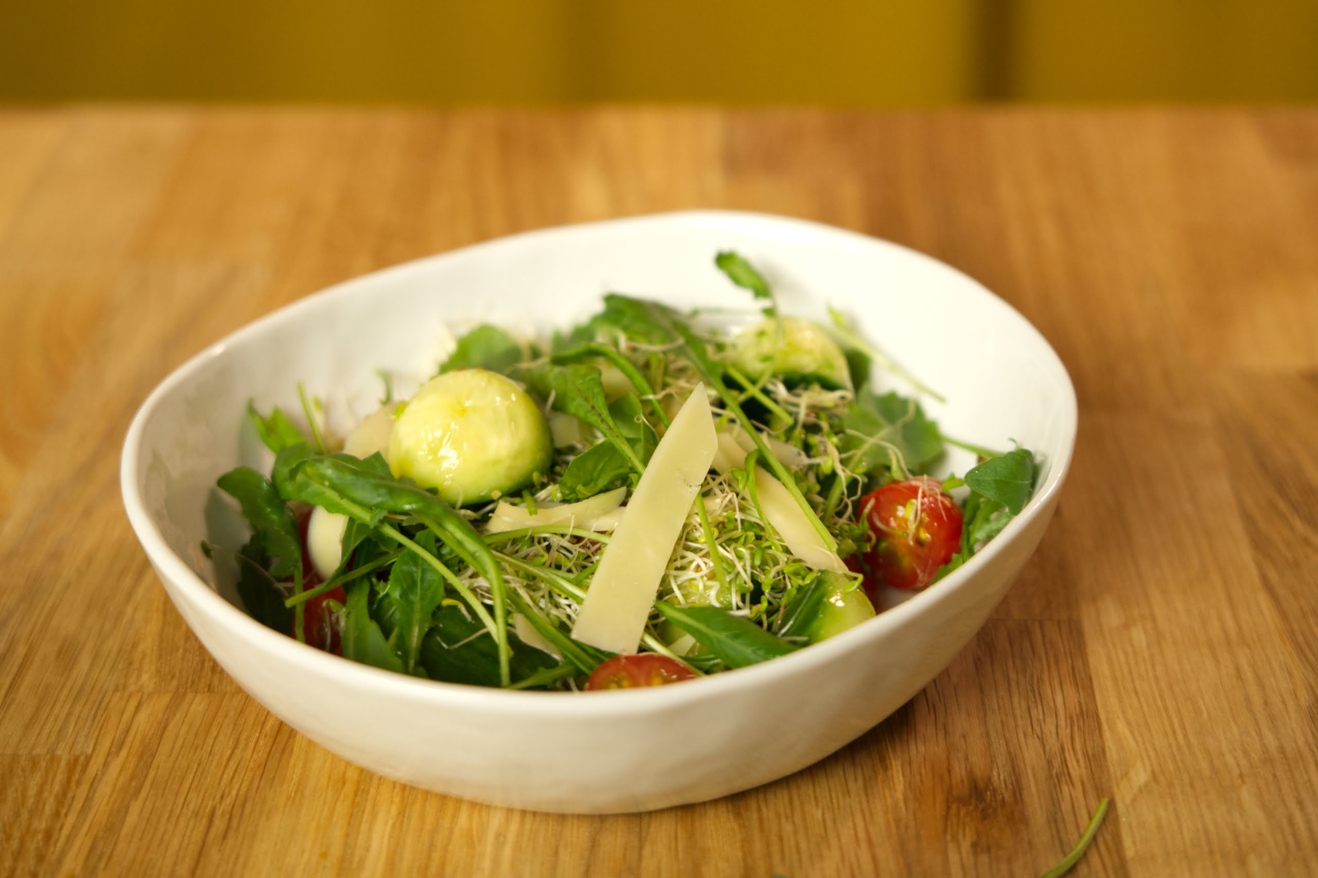 Erilainen kurkku-tomaattisalaatti - Puhtaasti Kotimainen